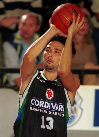 Uomini di Basket SUPERMARIO NON LASCIA NE’ RADDOPPIA. LUI TRIPLICA!